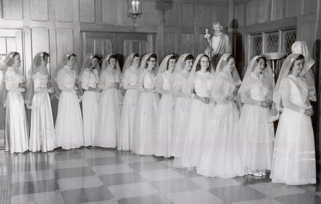 [metadata] Novitiate ceremony bridal gowns – St. Louis Catholic ...